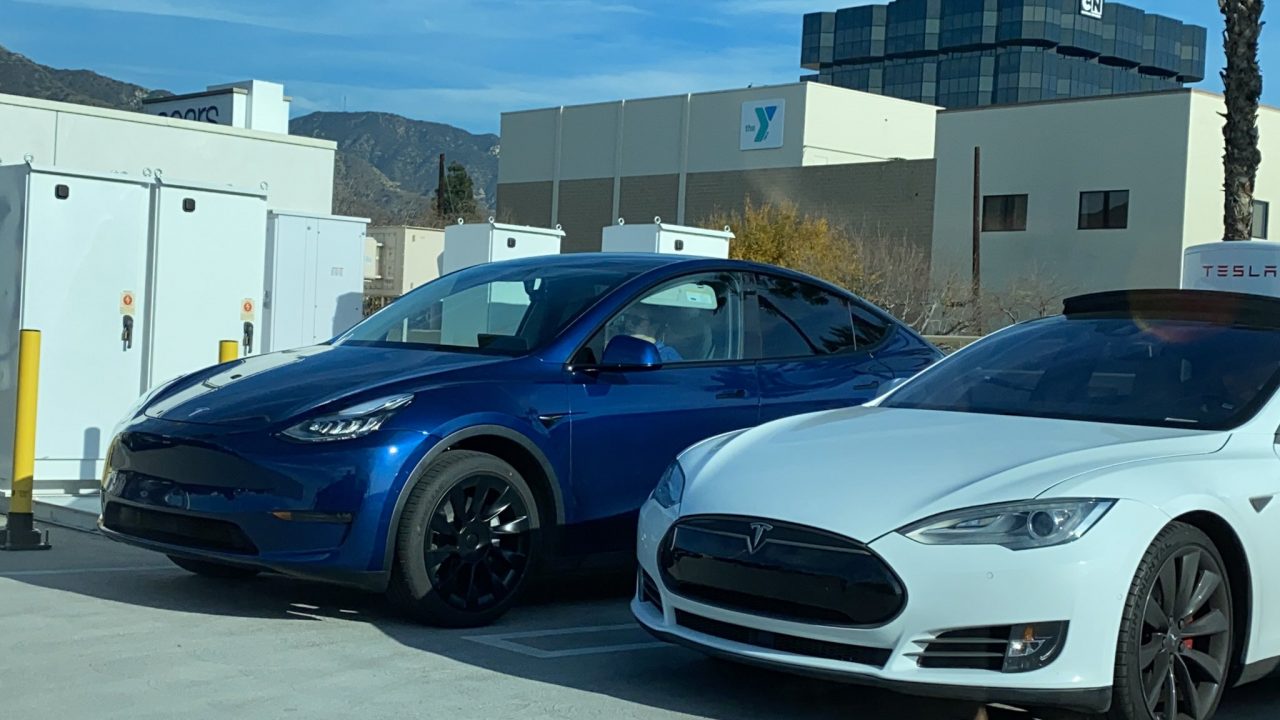 Up close photos of blue Model Y spotted at Supercharger in California ...