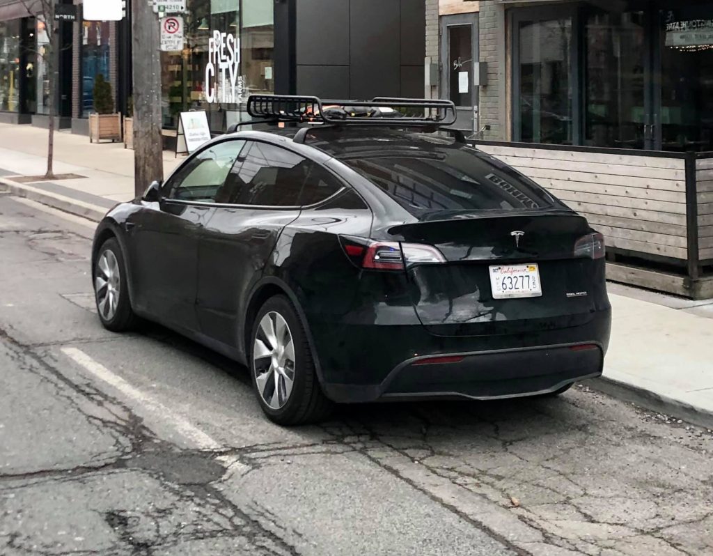 Another Tesla Model Y spotted in Ontario with roof rack and cargo ...