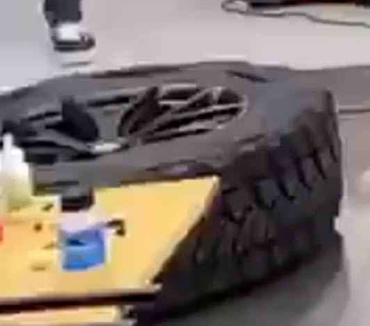 Here’s what the Tesla Cybertruck wheels look like without aero covers ...