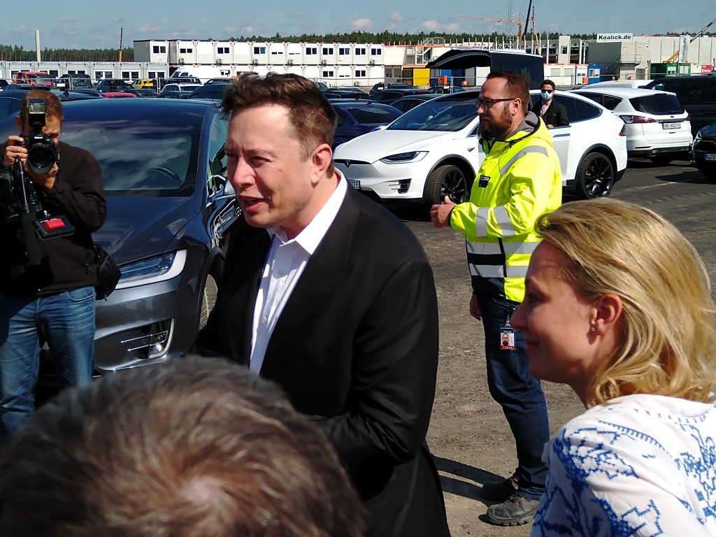 Elon Musk wants Minecraft and other augmented reality games that you ...