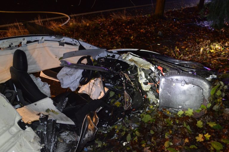 Horrific crash sends Tesla Model 3 battery into nearby houses, driver ...