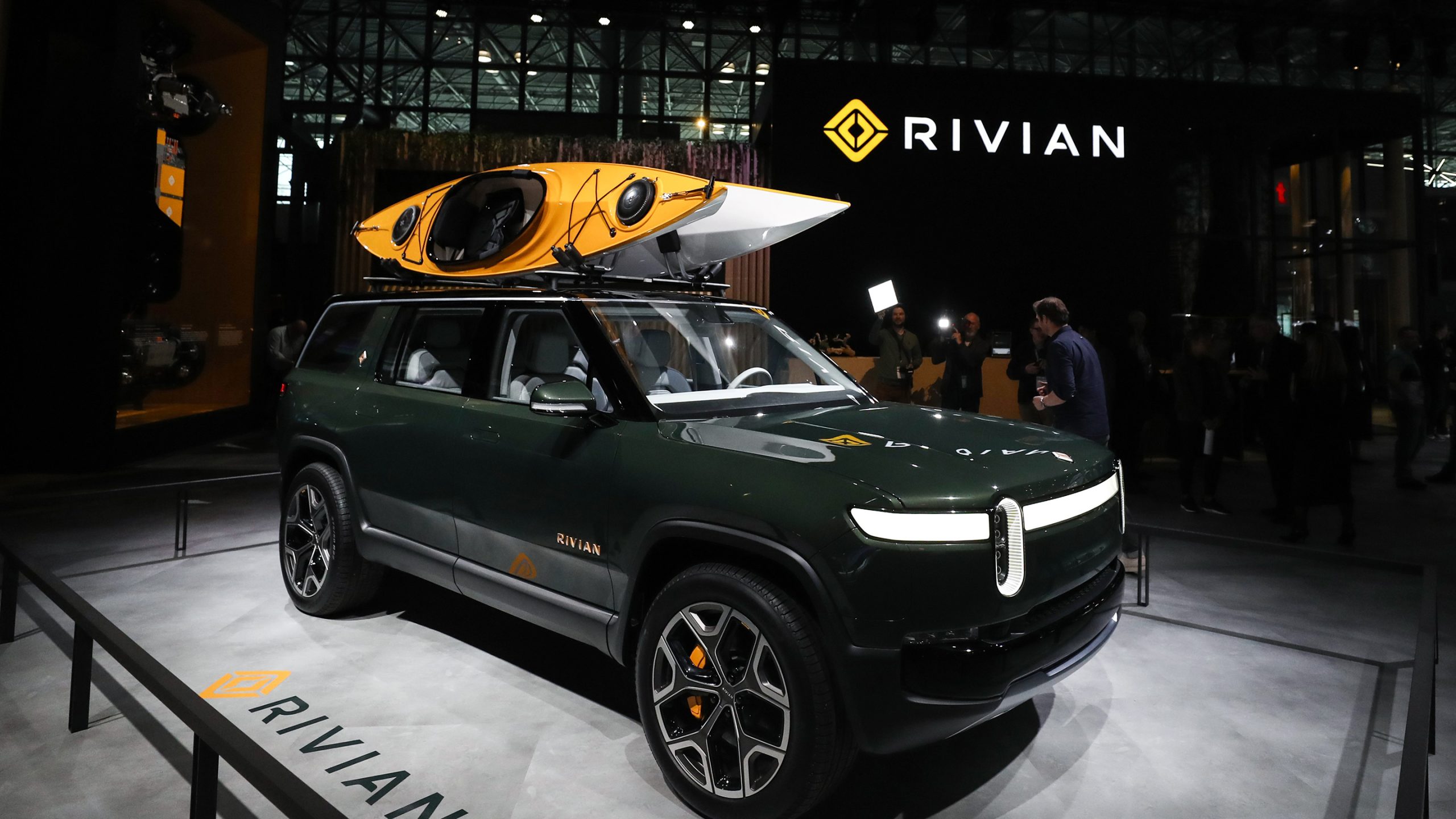 Rivian reveals amazing warranty for R1T and R1S electric vehicles ...