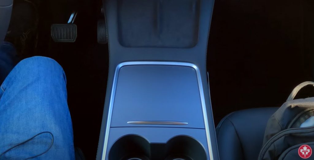 Tesla Model Y's with new headlights and updated center console now ...
