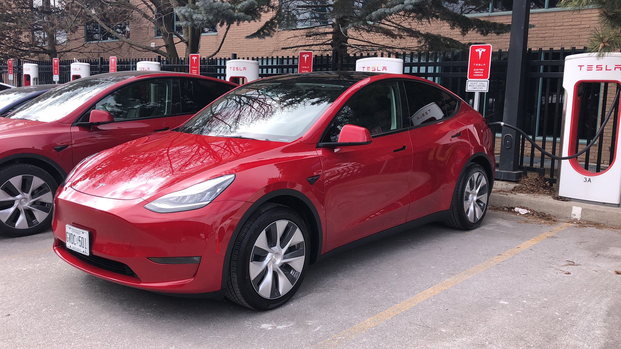 Standard Range Tesla Model Y's with 7 seat configuration begin ...