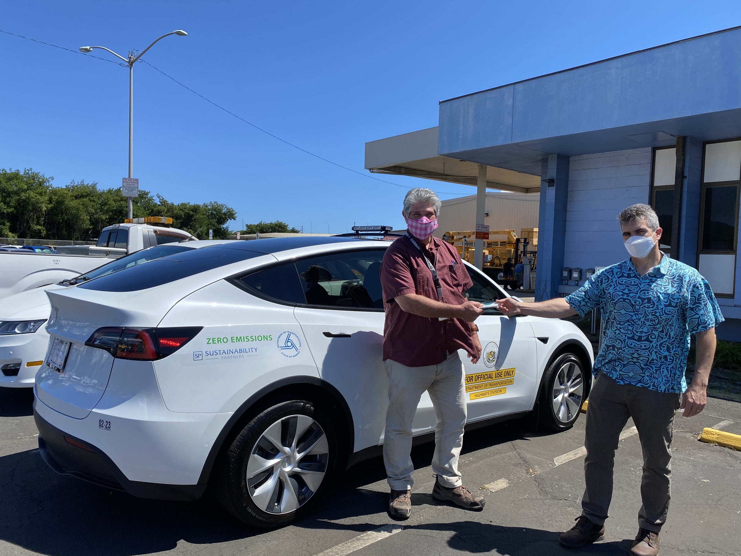 Hawaii Department of Transportation goes electric with Tesla Model Y ...