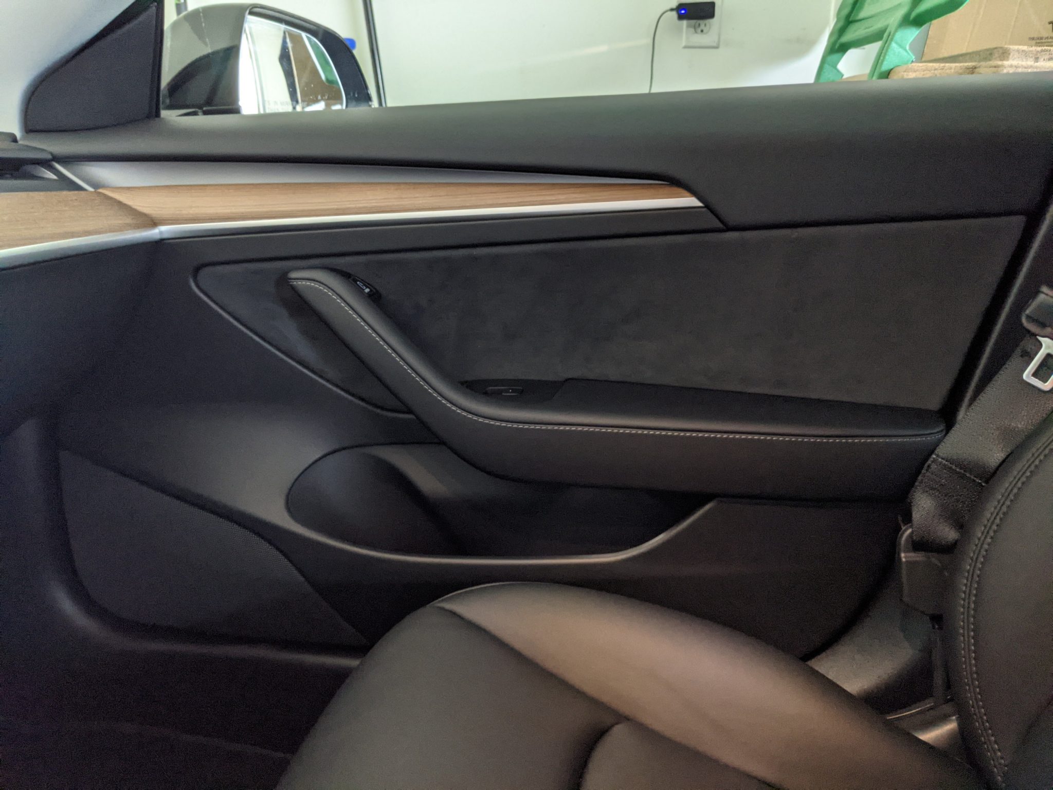 First Tesla Model 3 with new wood door trim delivered in the US, and it ...