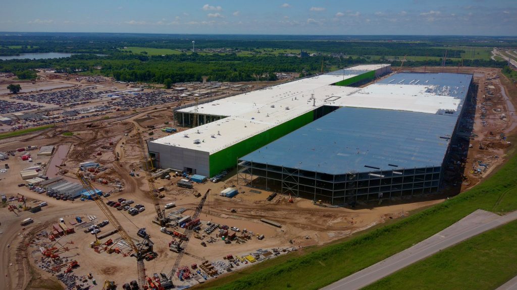 Tesla Cybertruck prototype gets walk-around at Giga Texas [Video ...