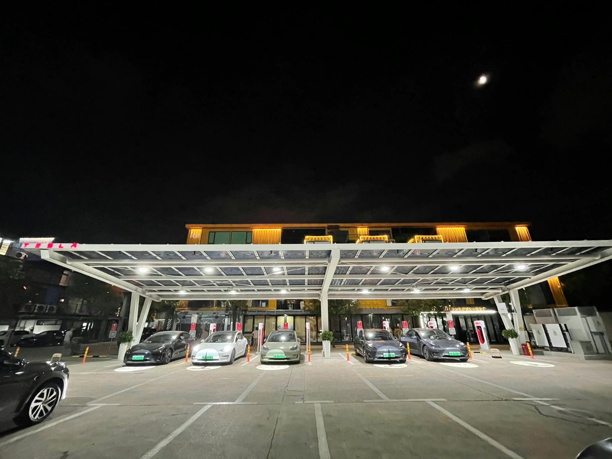 Tesla opens new Supercharger station in Shanghai, China with solar and ...