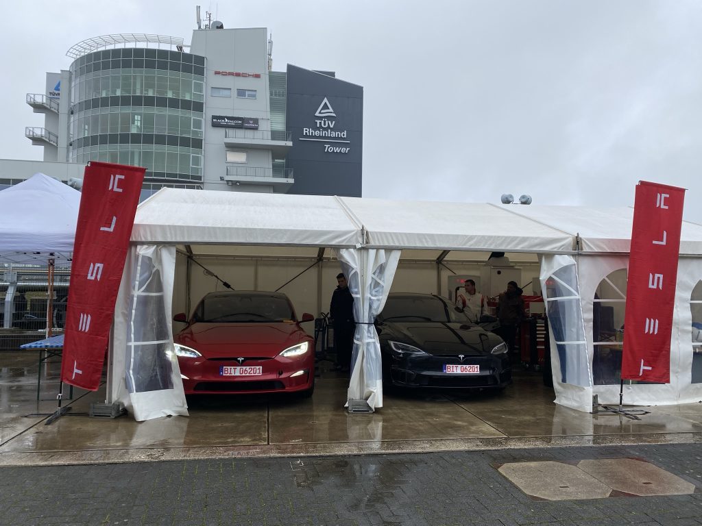 Tesla updates Model S and Model X Plaid badging to (almost) return to ...