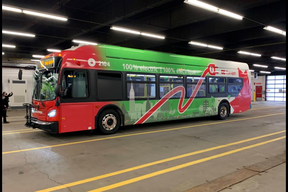 First four battery-electric buses unveiled in Ottawa - Drive Tesla