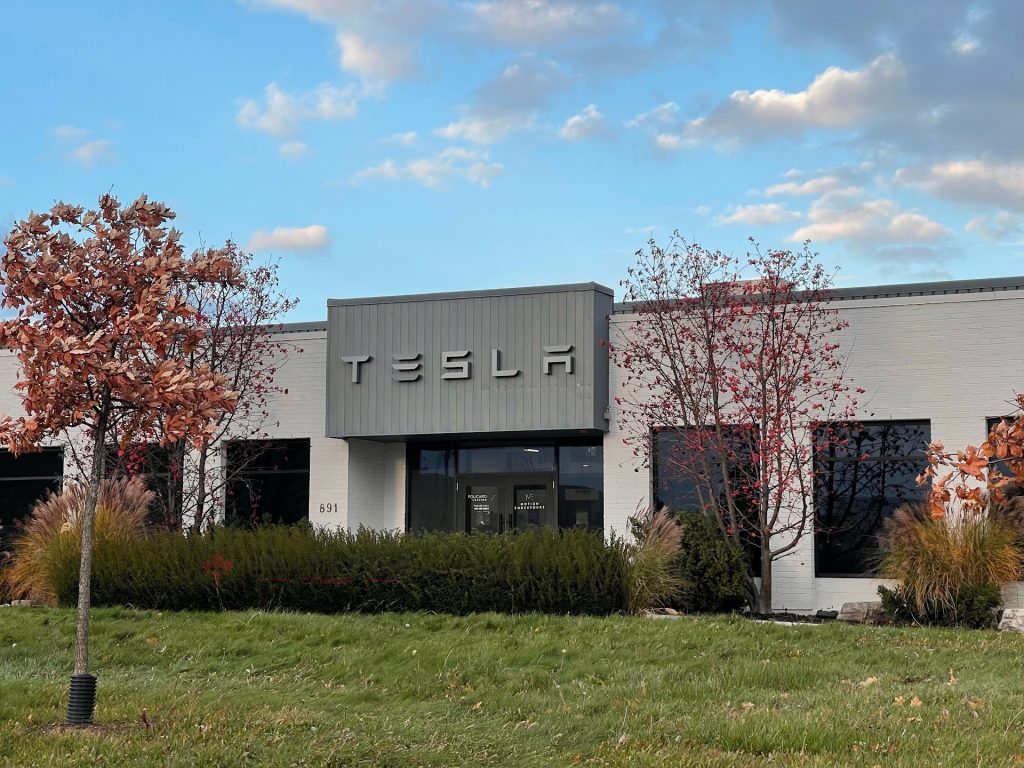 Tesla secures new location in Oakville, Ontario to be used as service ...