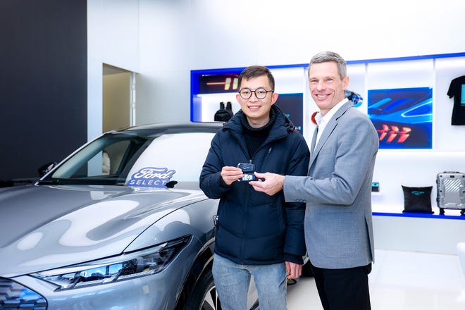 Ford delivers first Mustang Mach-E in China - Drive Tesla