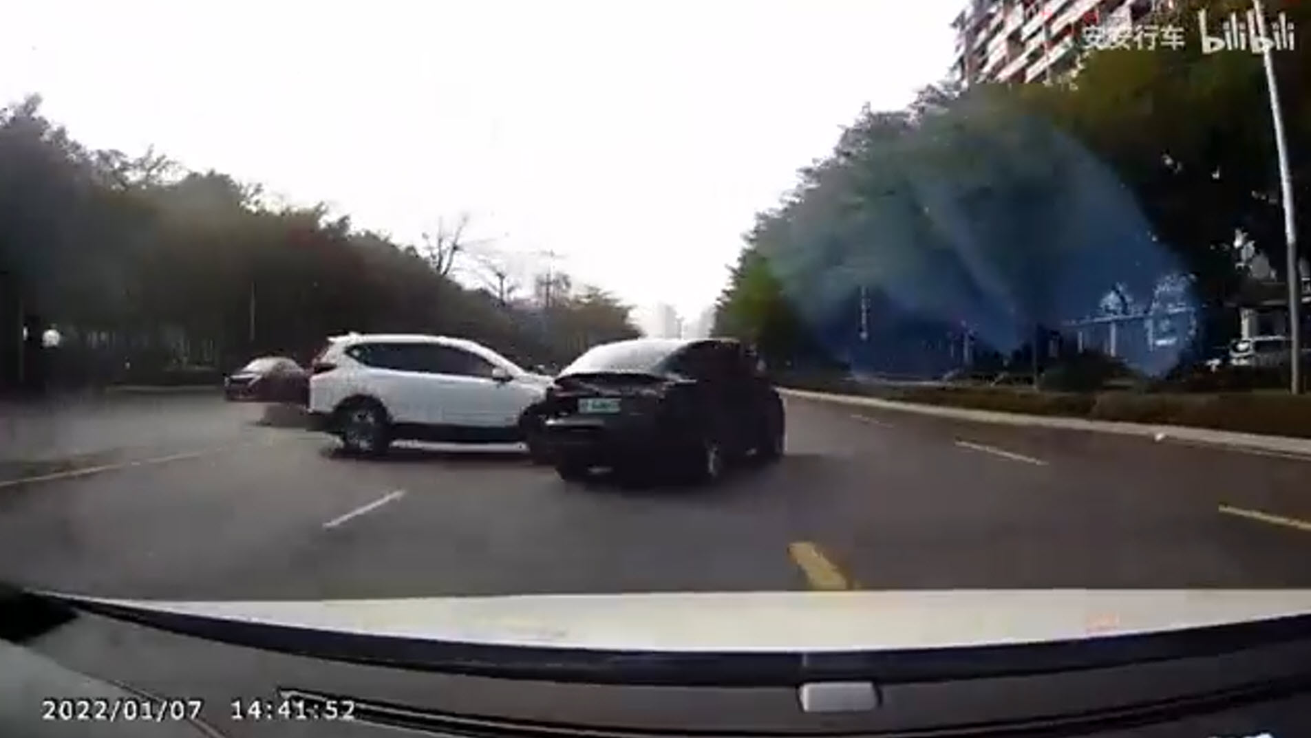 Instant electric torque saves Tesla Model Y owner from collision [Video ...