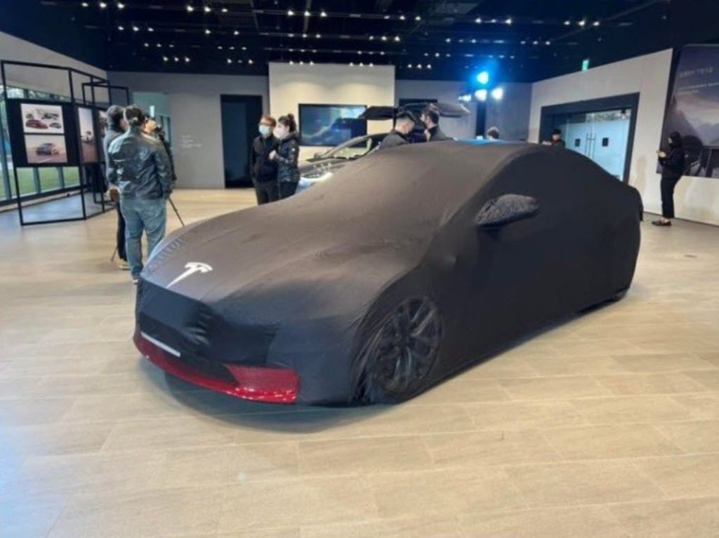 Tesla Model S gets new projector headlights to match Model 3/Y [Update ...