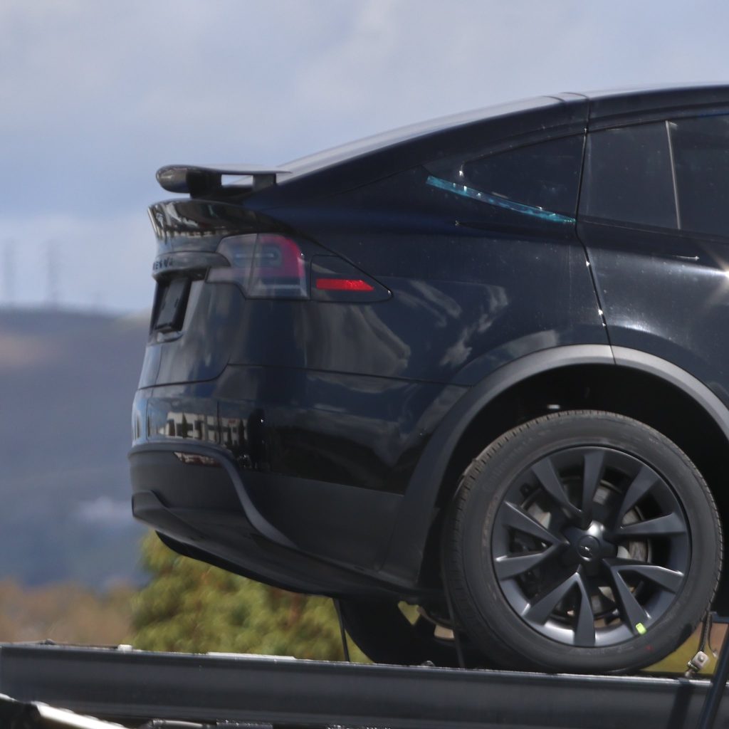 Tesla Model X with new charge port door spotted at Fremont - Drive Tesla