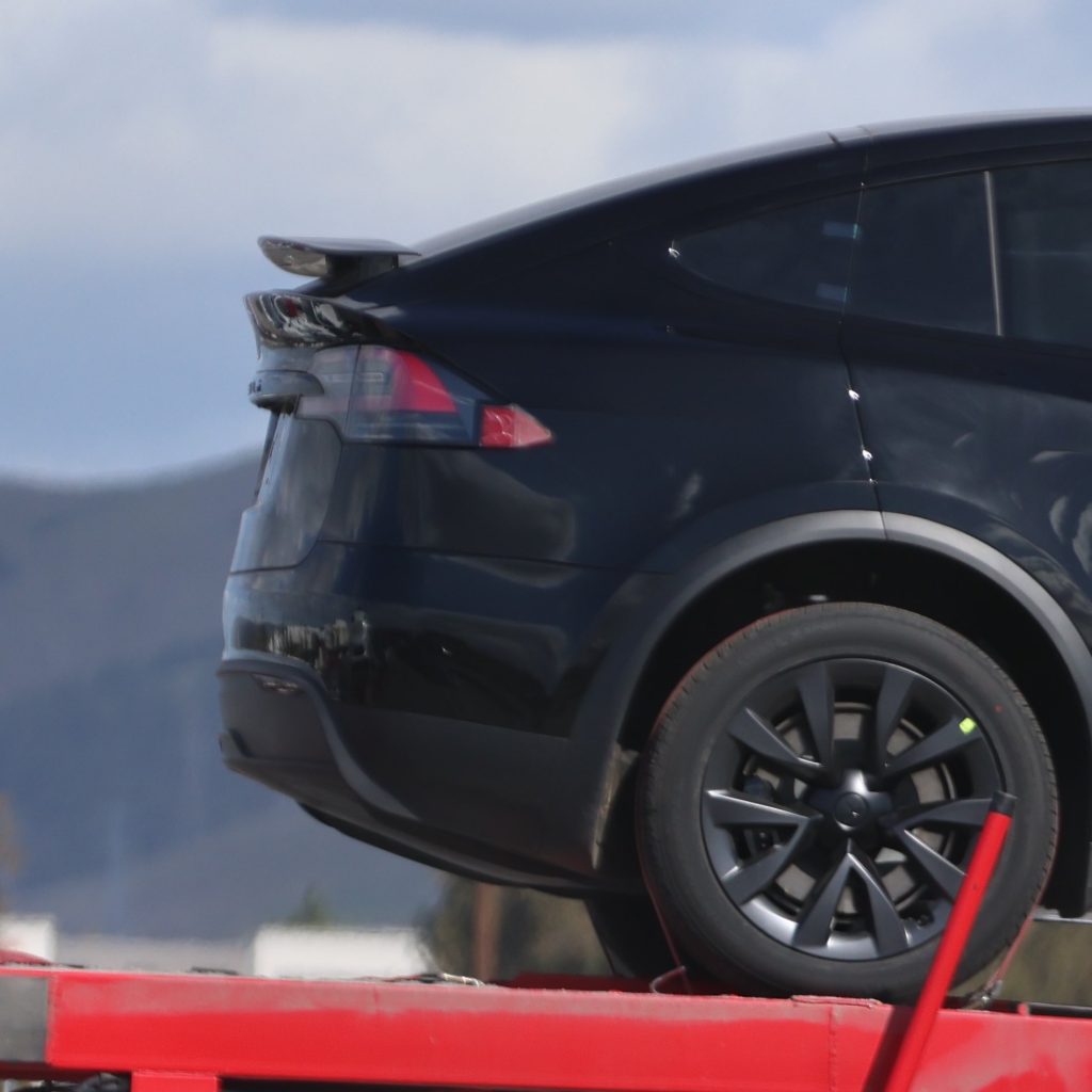 Tesla Model X with new charge port door spotted at Fremont - Drive Tesla