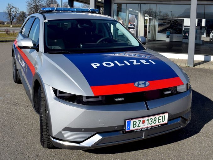 Logan Police Department unveils Tesla Model Y cruiser - Drive Tesla