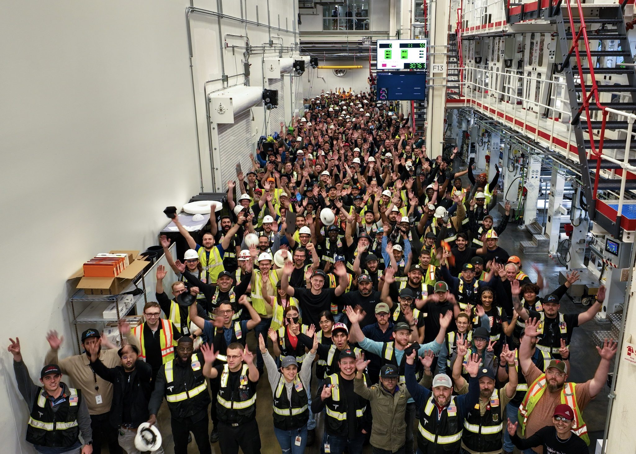 Tesla hits milestone of 886,000 4680 cells built in seven days - Drive ...