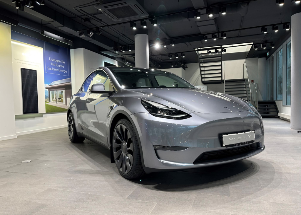 Tesla displays Quicksilver Model Ys at showrooms across Europe - Drive ...