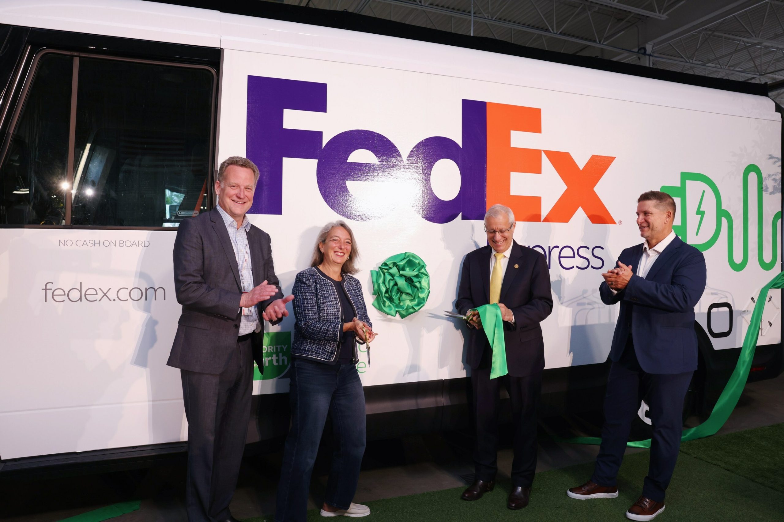 FedEx Express Canada takes delivery of 50 BrightDrop Zevo 600 vans ...