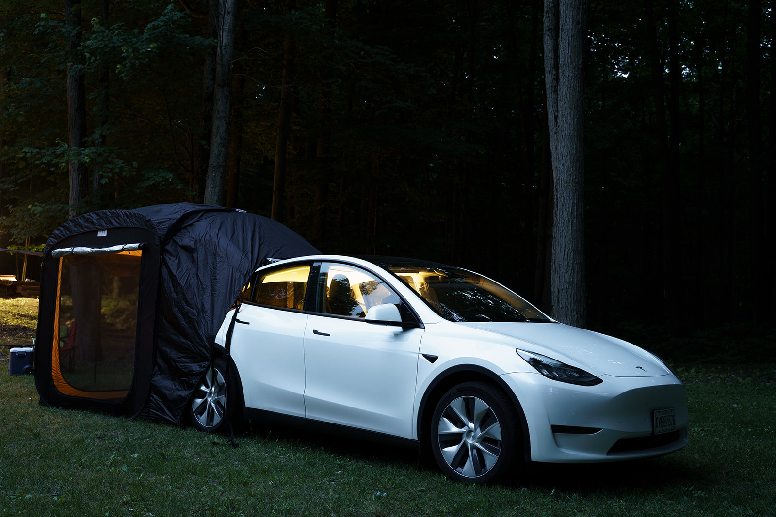 Tesla to restore 12V & USB power access with new 'Accessory Power ...