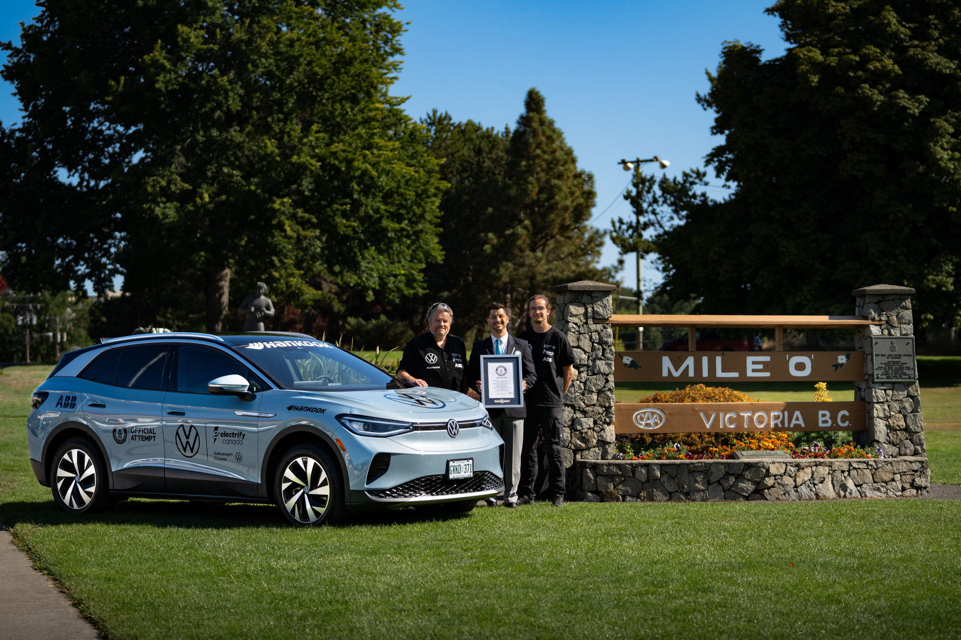 Volkswagen ID.4 sets World Record for fewest charging stops driving ...