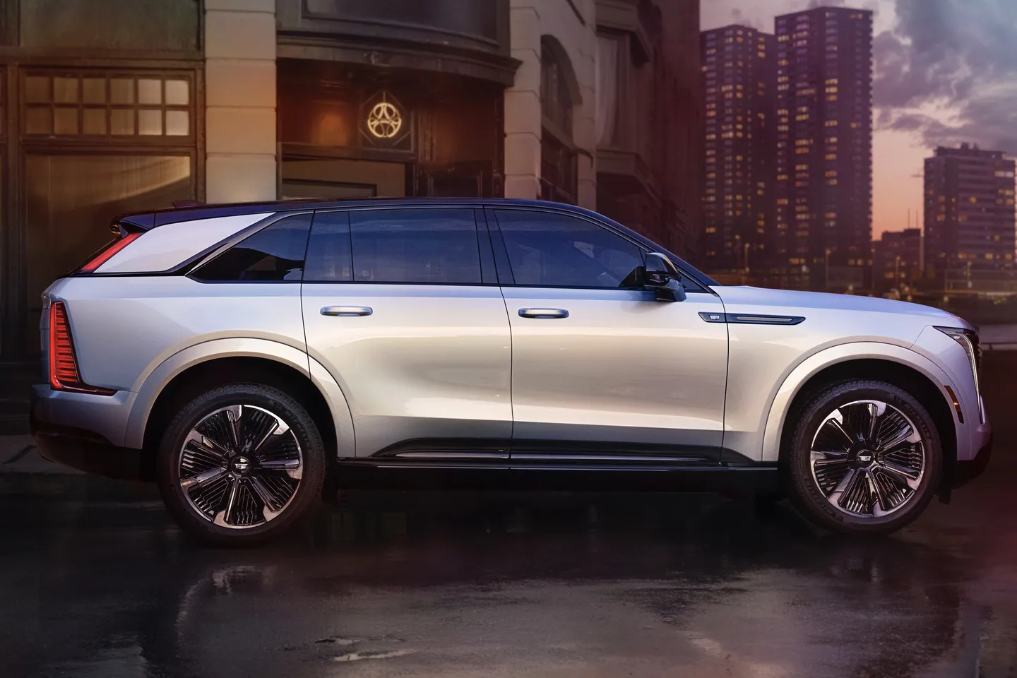 The Cadillac Escalade IQ shines in its first appearance - Drive Tesla