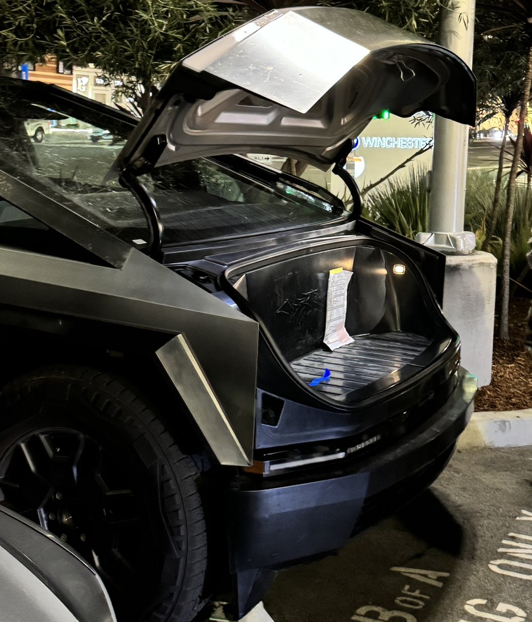 Tesla Cybertruck powered frunk and tonneau cover get up close look ...