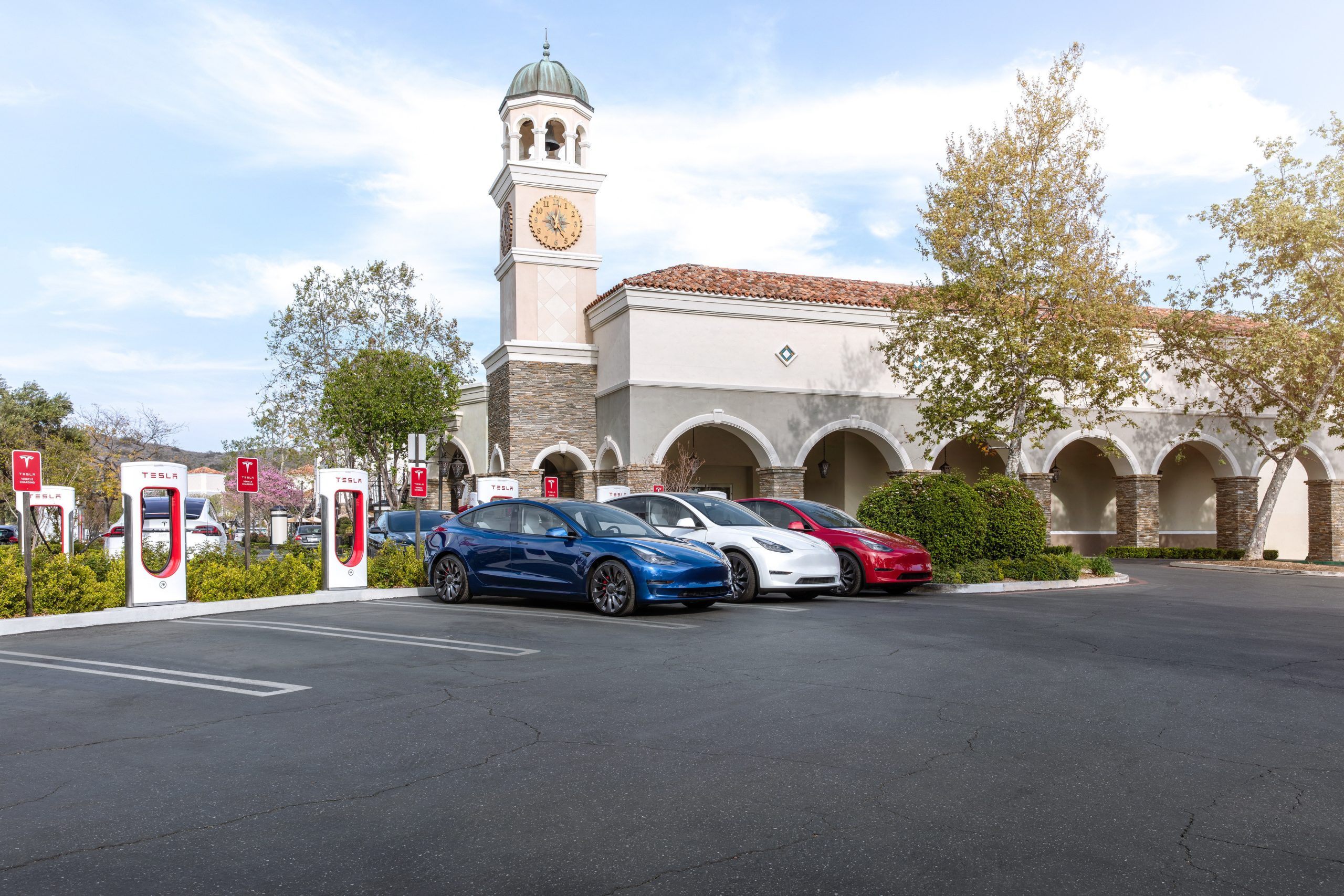 Tesla brings back free Supercharging incentive to drive Q3 sales ...