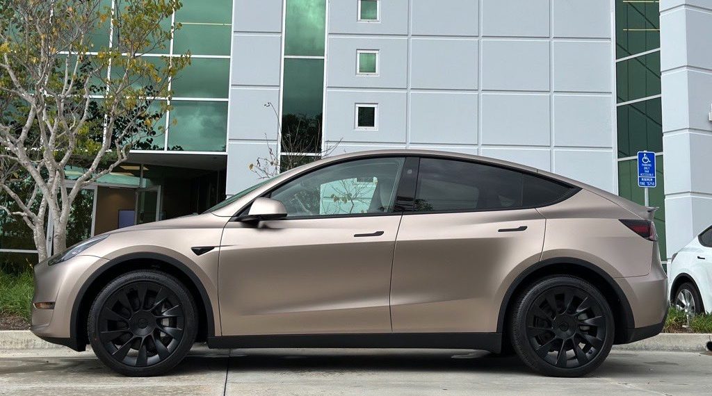Tesla expands wrap service to Texas, adds new Cybertruck wrap colours ...