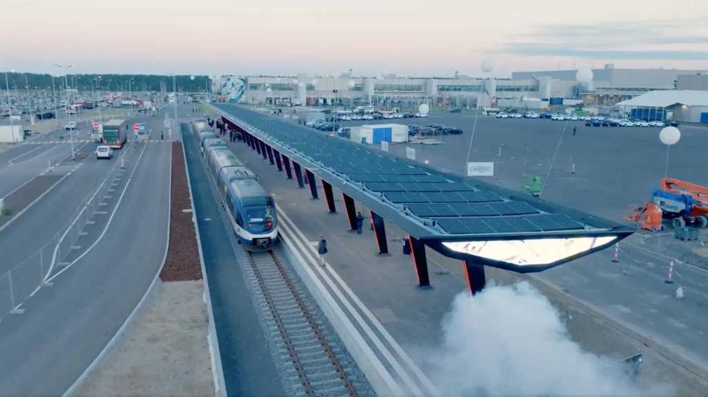 Tesla set to deploy battery-powered trains for worker shuttle to Giga ...