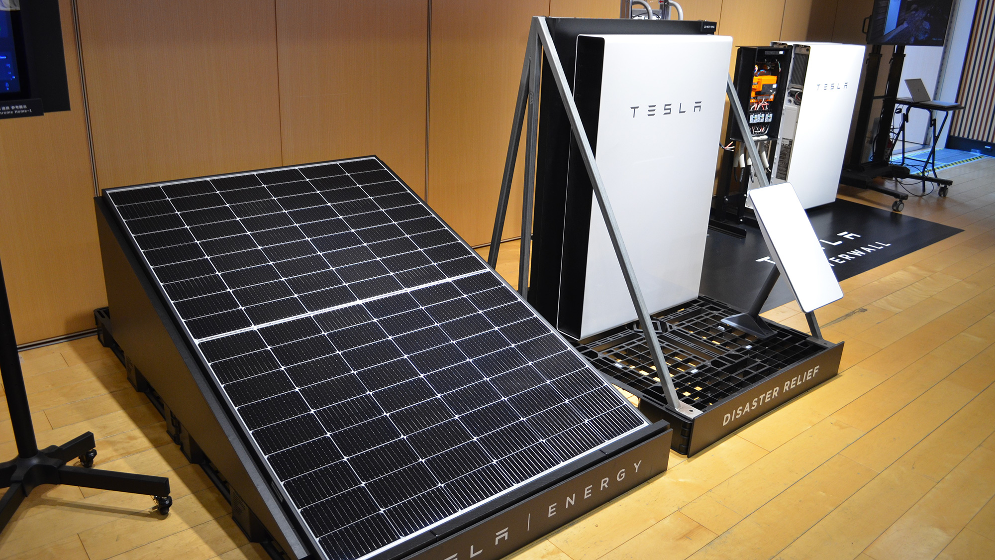 SpaceX Could Offer Starlink Kits with Solar Panels & Batteries - Drive ...