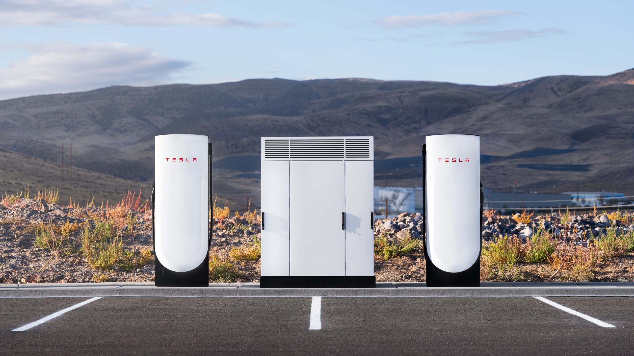 Tesla starts construction on first true 500kW V4 Supercharger station ...