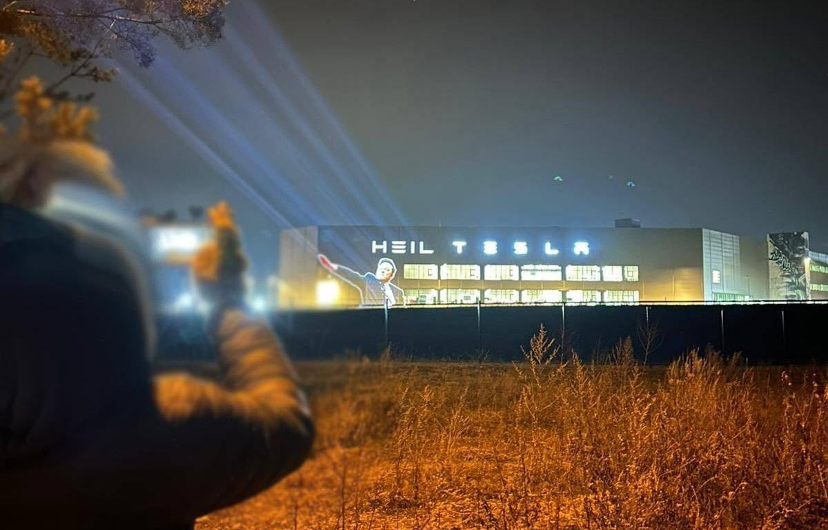Activists project controversial “Heil Tesla” message and Elon Musk ...