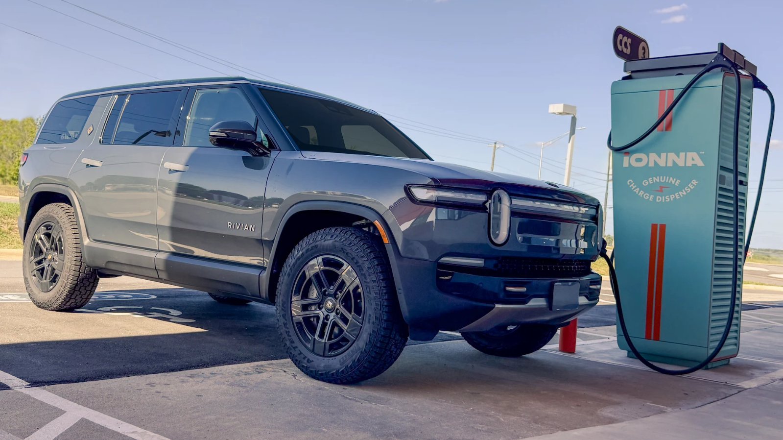 Rivian Expands Plug & Charge and Real-Time Charging Info With Electrify ...